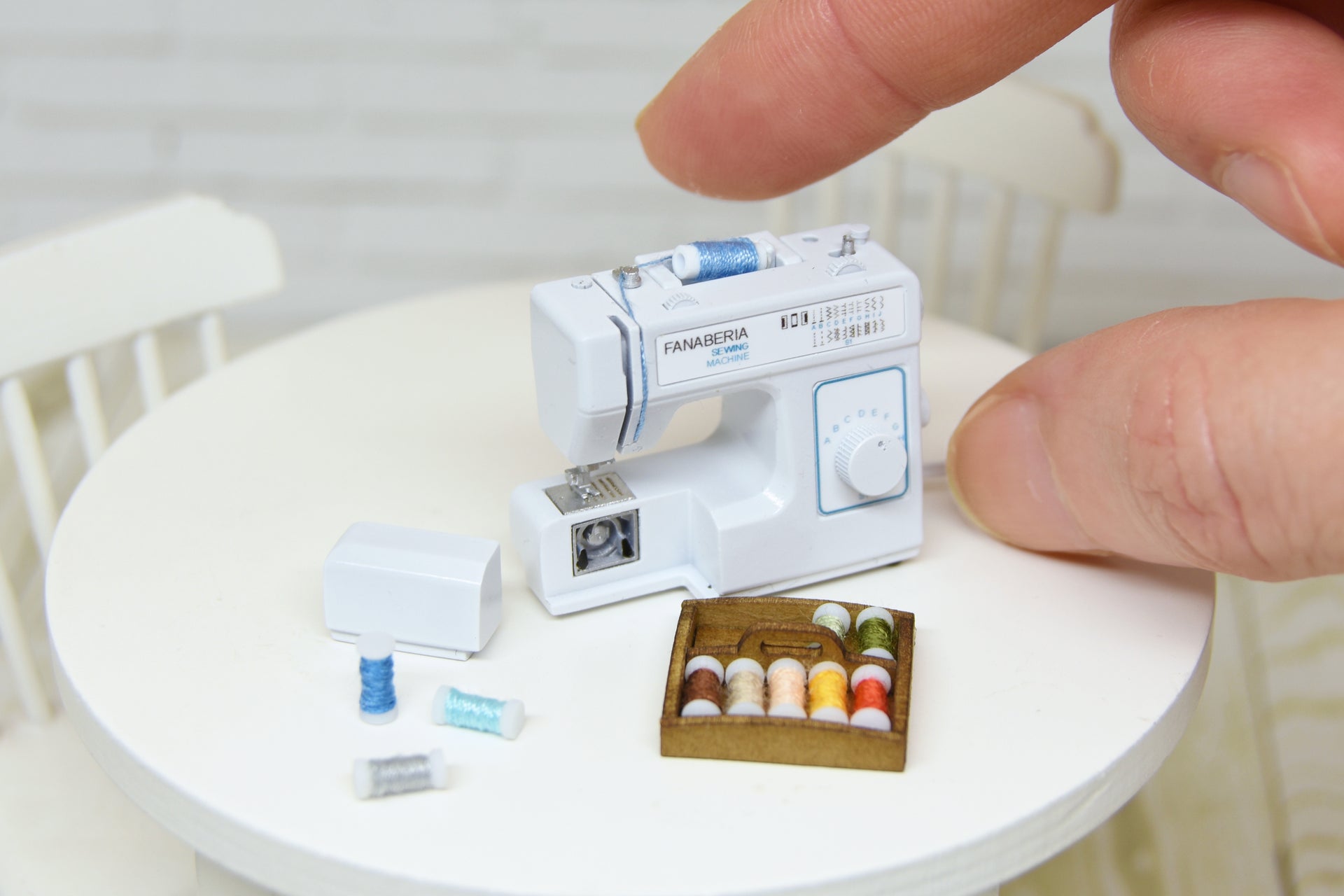 Sewing Machine with working light (1:12 scale) with box of threads ...